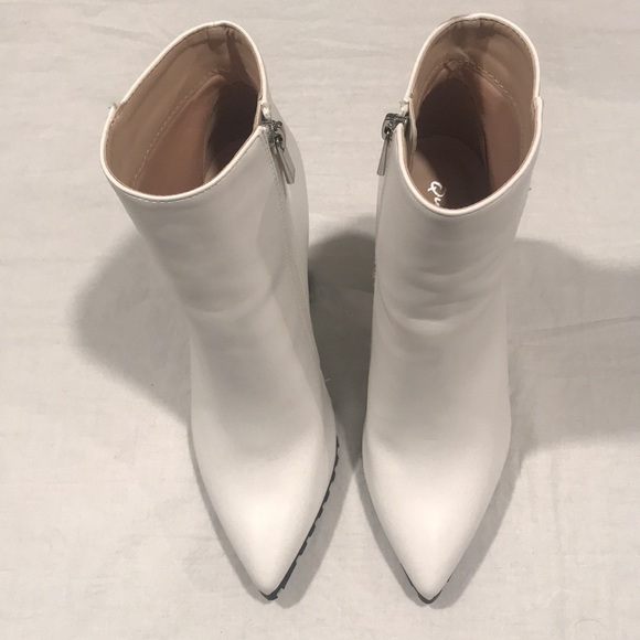 Qupid | Shoes | Qupid Signal Boots Pointed Toe Zipper Gripper Sole ...